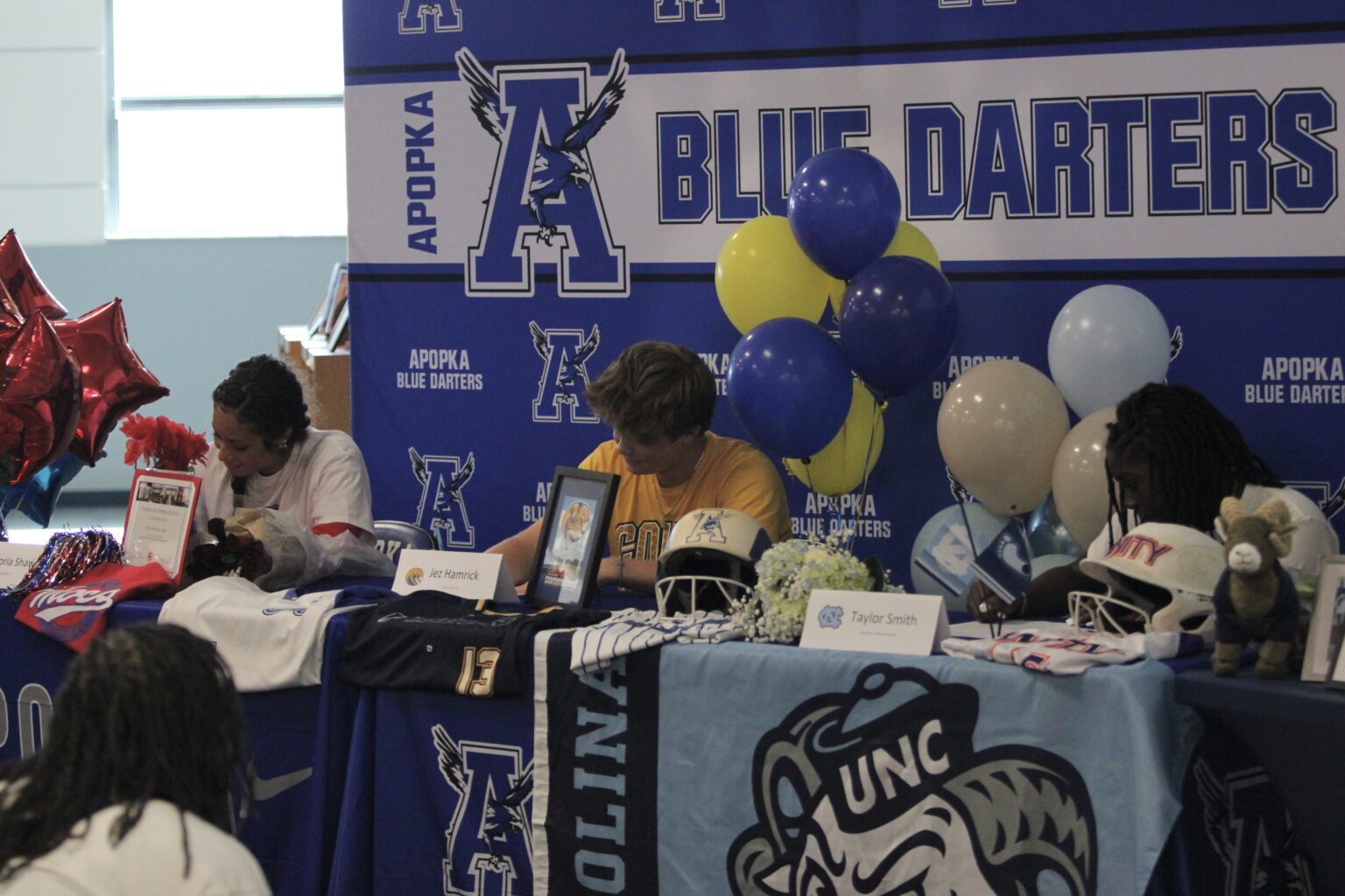 3 Apopka athletes sign to play collegiately